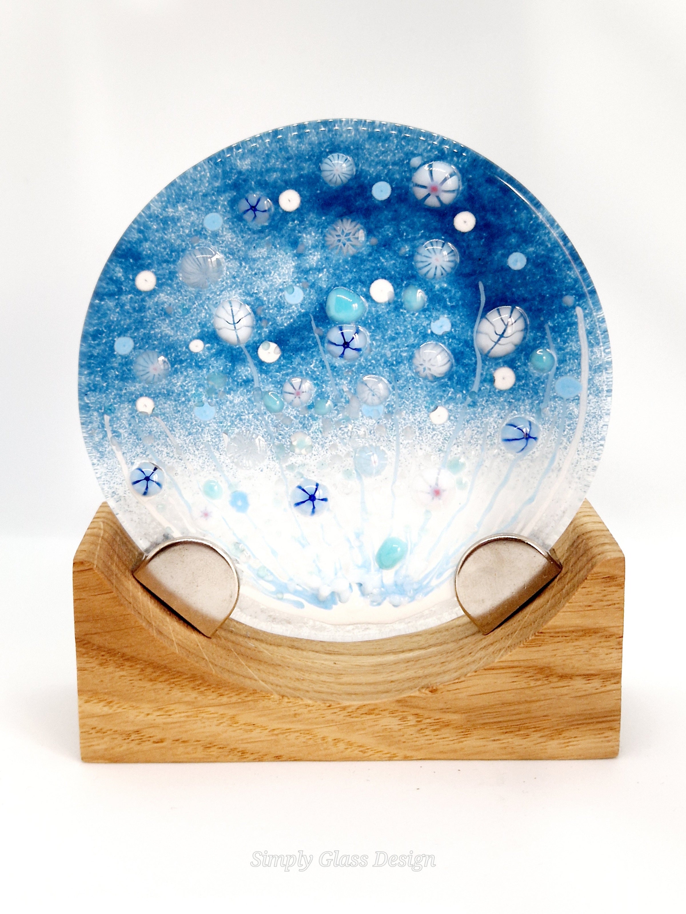 Small round winter meadow display on oak stand – Simply Glass Design